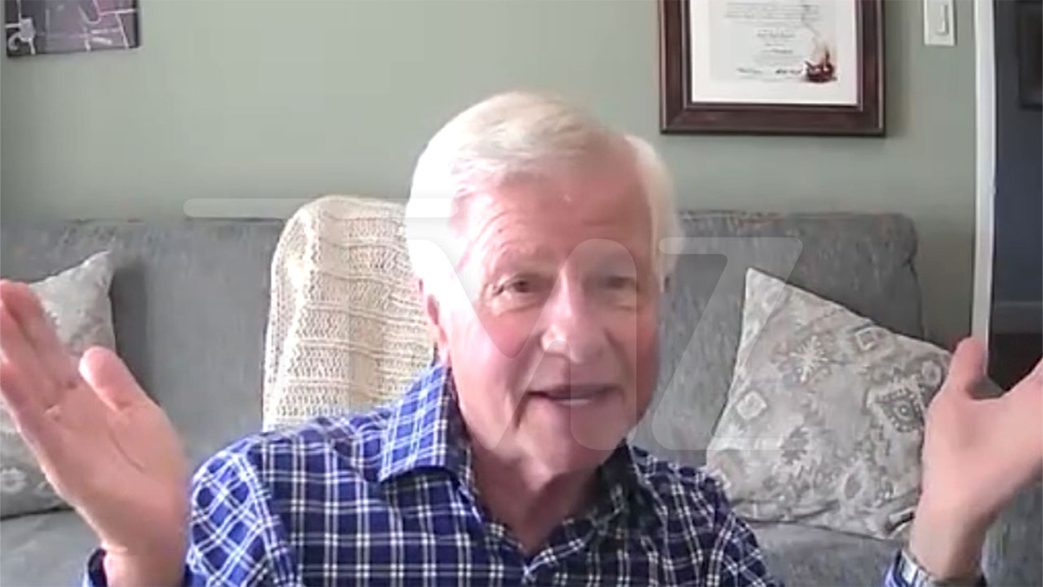 'Supermarket Sweep' Host Talks Etiquette In Supermarket