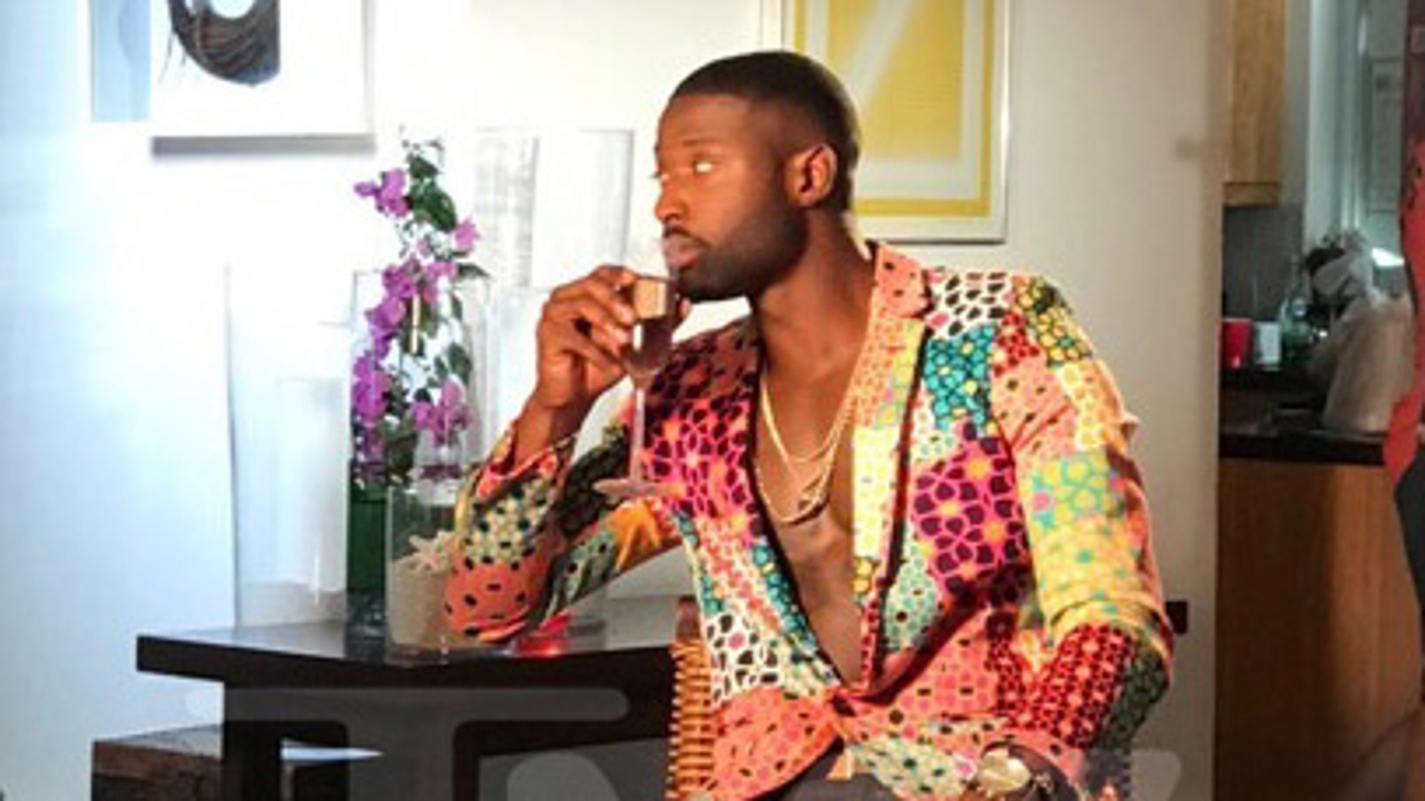 Pilot Jones on the 'A-list: Miami' Set