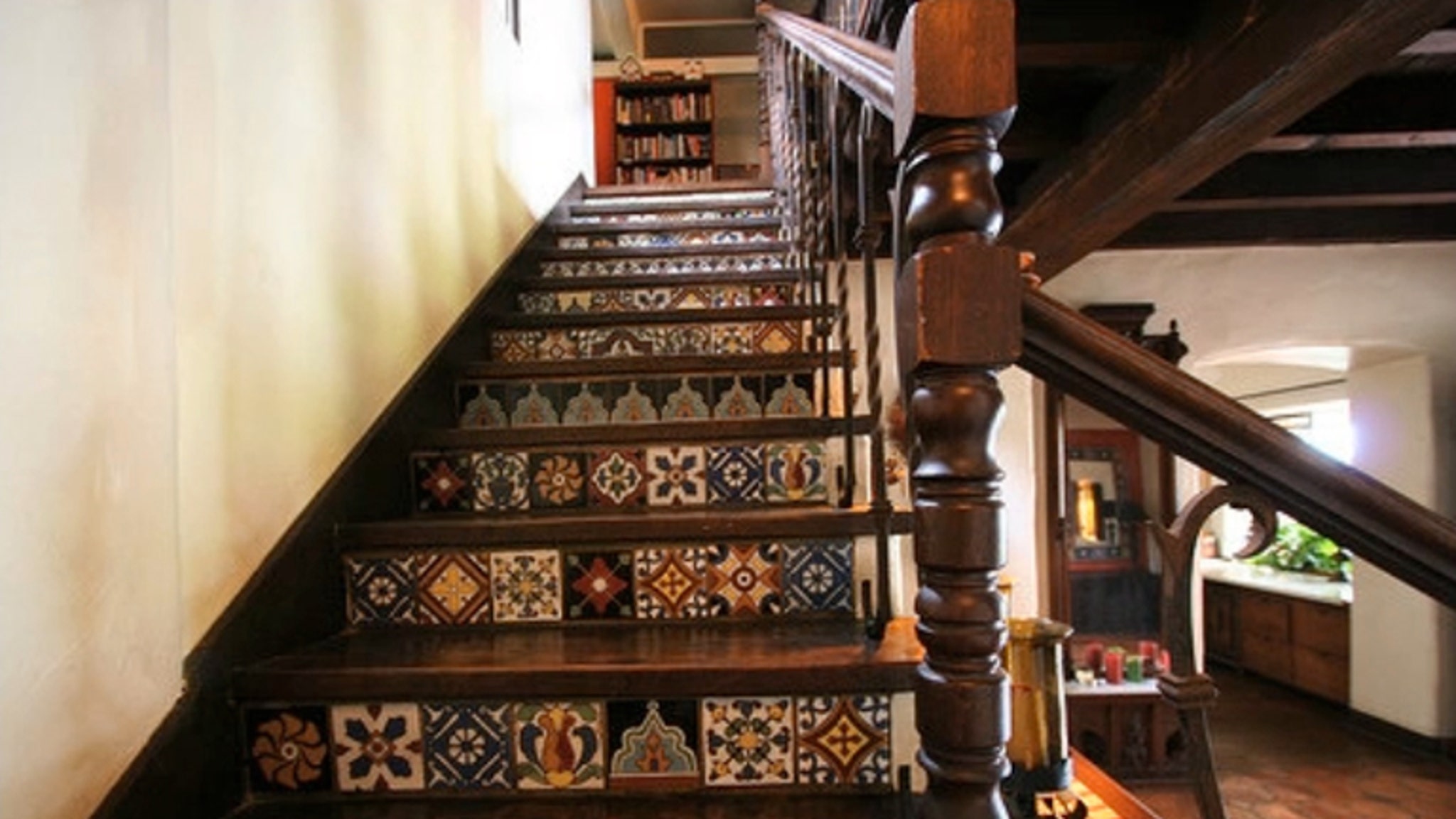 Johnny Lewis Murder -- Death House was Crash Pad for HUGE Stars