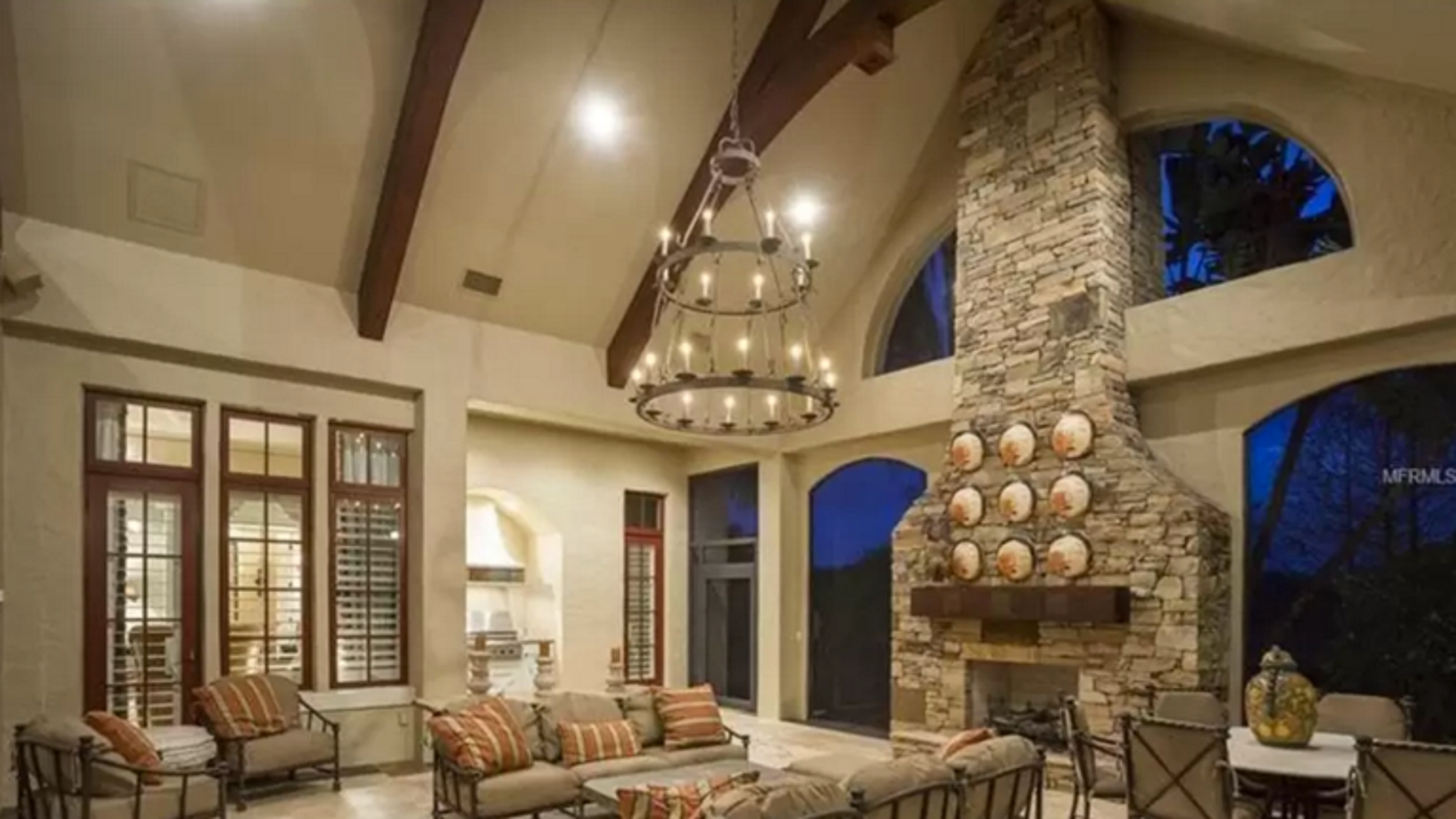 Steven Tyler -- Livin' On The Edge Of A Lake ... In A $10k A Night Pad!!!