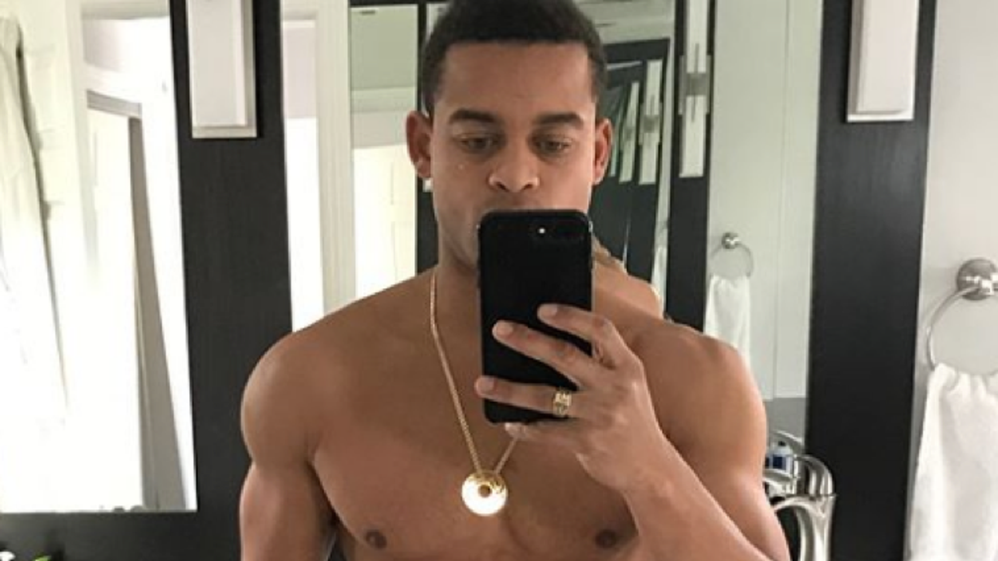 Robert Ri'chard's Shirtless Shots