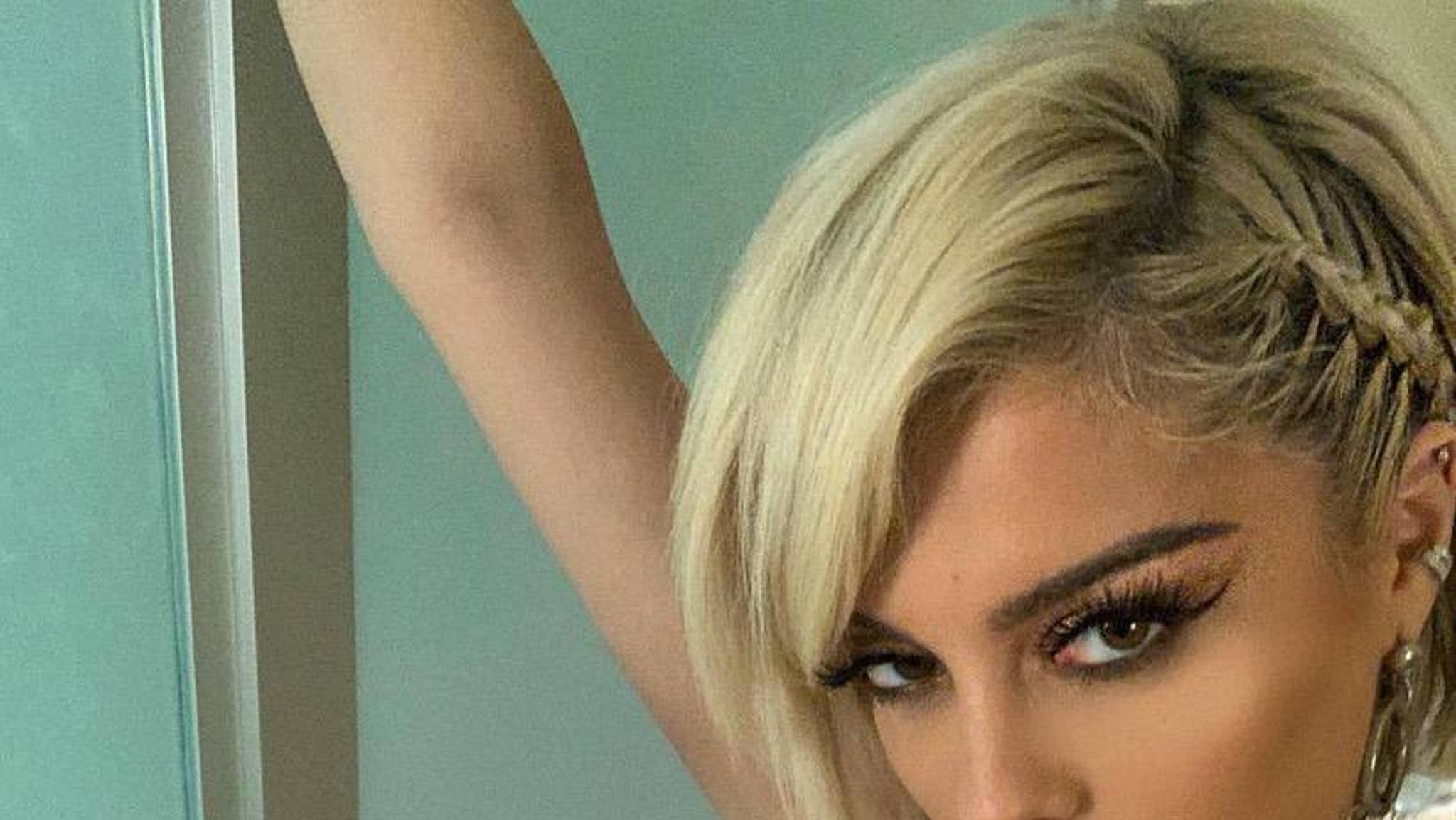 Bebe Rexha Hot Shots
