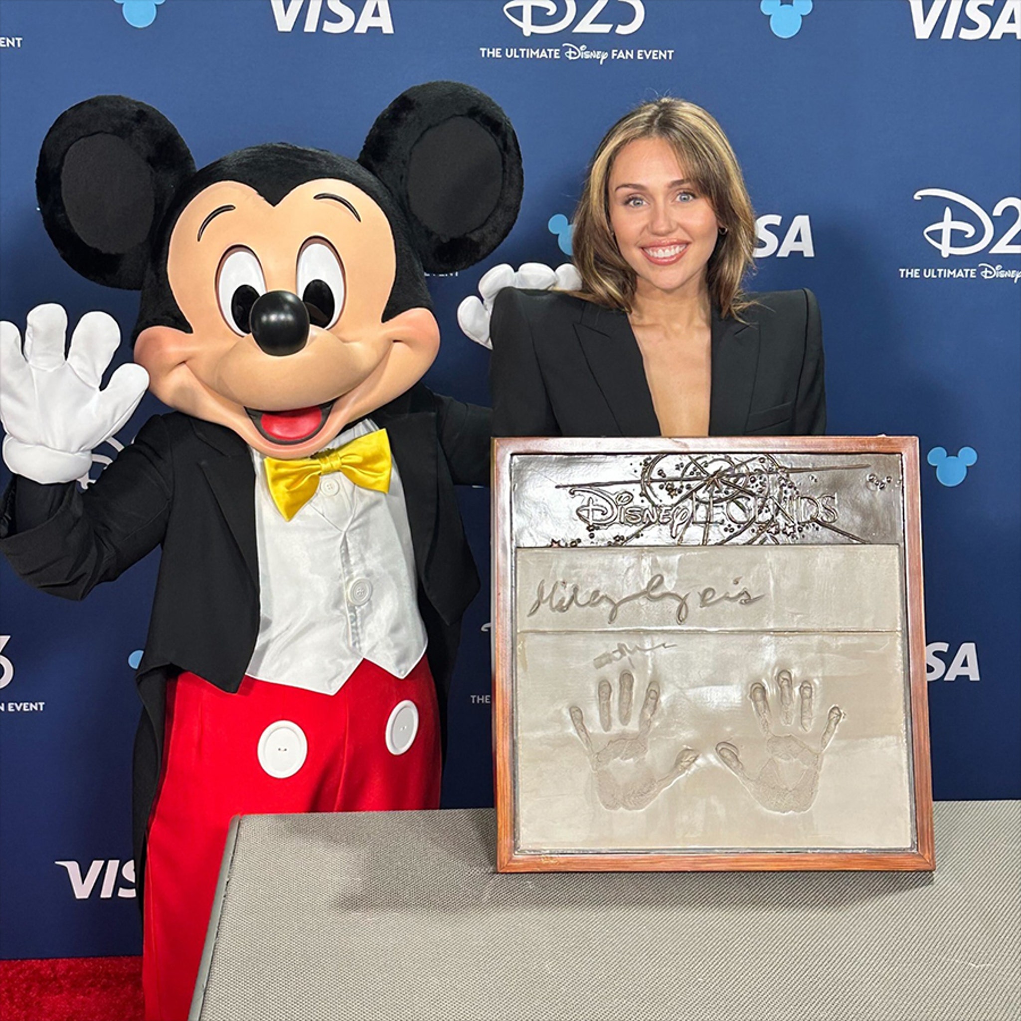 Disney Channels Hannah Montana Miley Cyrus Launches New Fashion Line