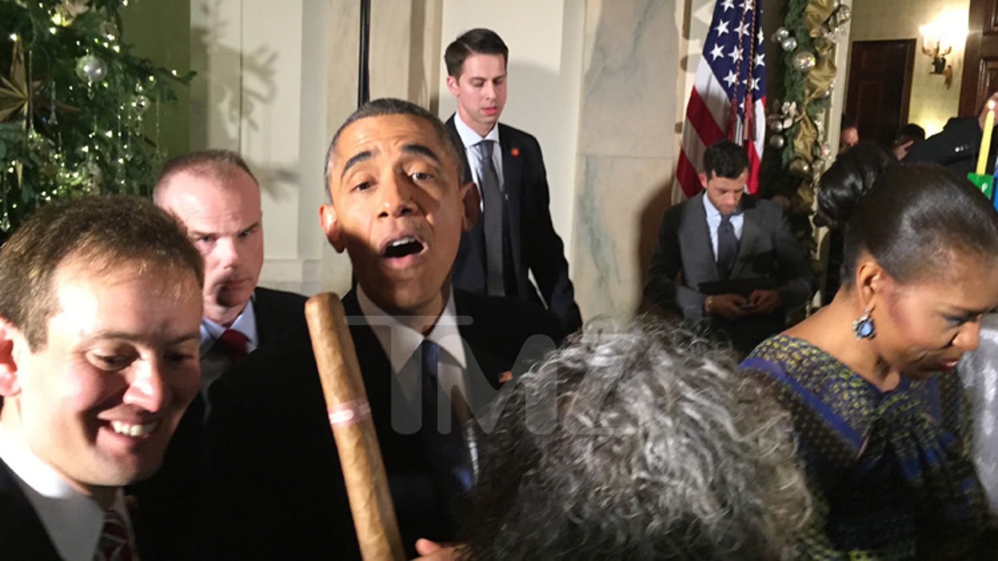 President Obama -- Cuban Cigar Crisis ... The Pic Es Verdad