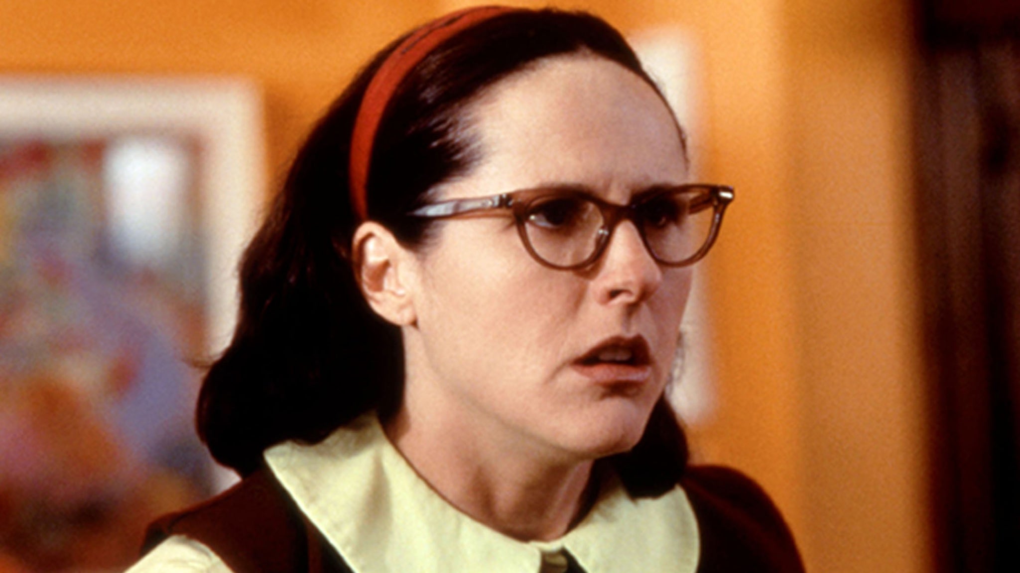 Mary Catherine Gallagher Posa Da Superstar Silvertentacle Music Store