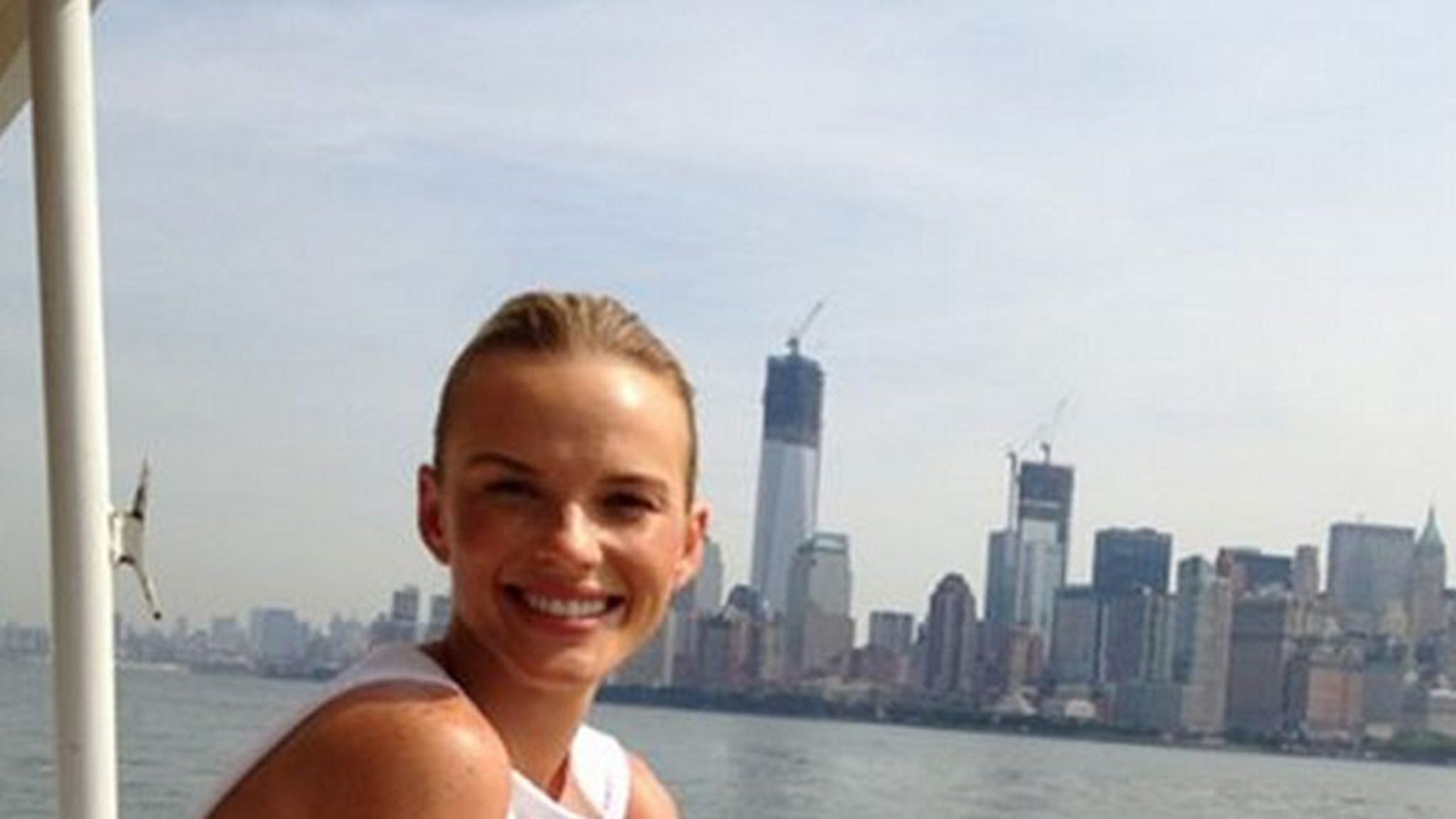 Anne Vyalitsyna's Sexy Twit Pics