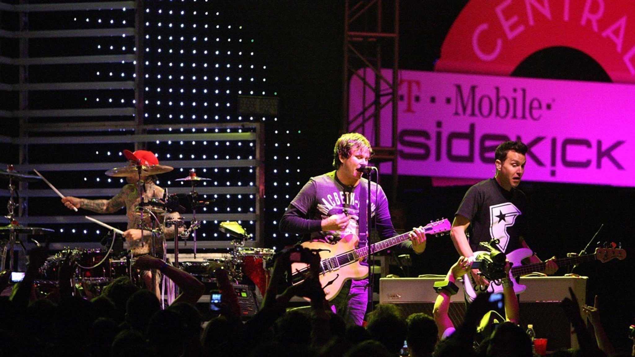 Blink 182 Performance Photos