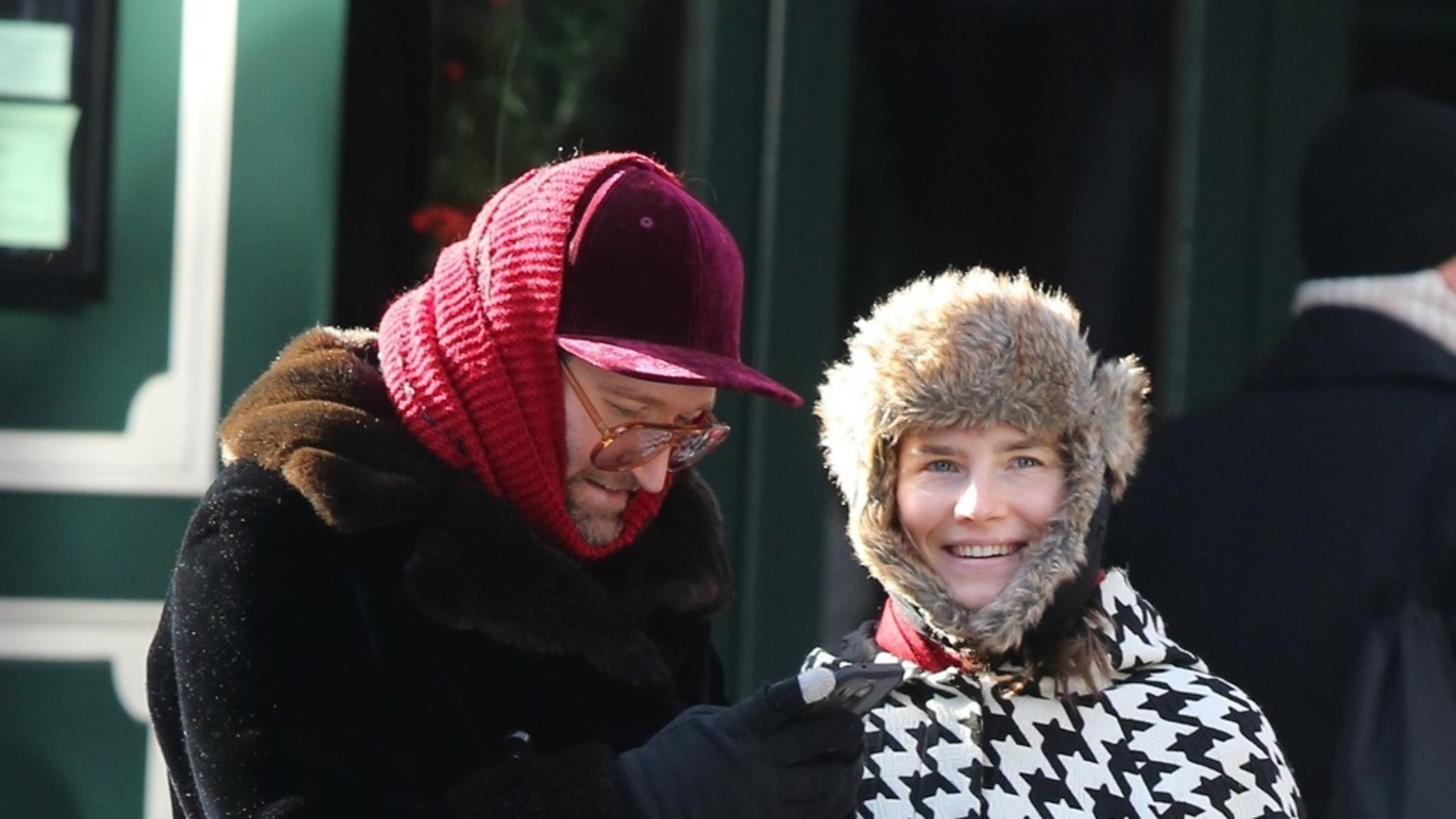 Amanda Knox & Christopher Robinson Gettin' Cozy