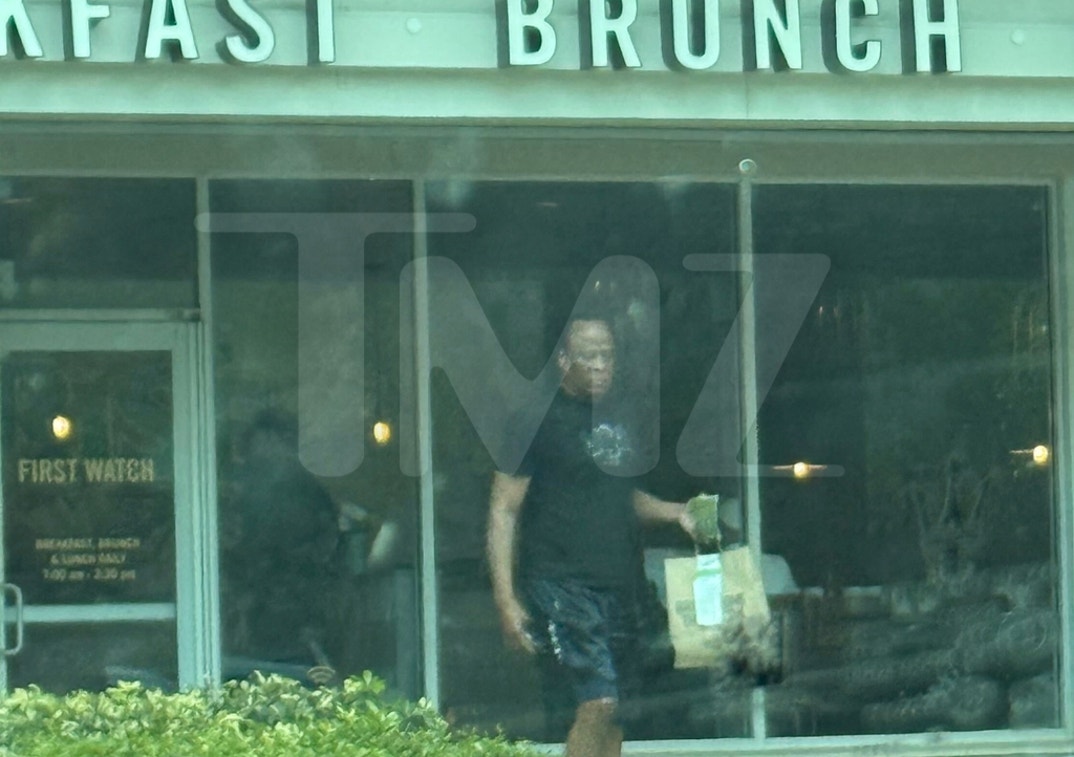 Conrad Murray Eating Breakfast In Sunrise, Florida