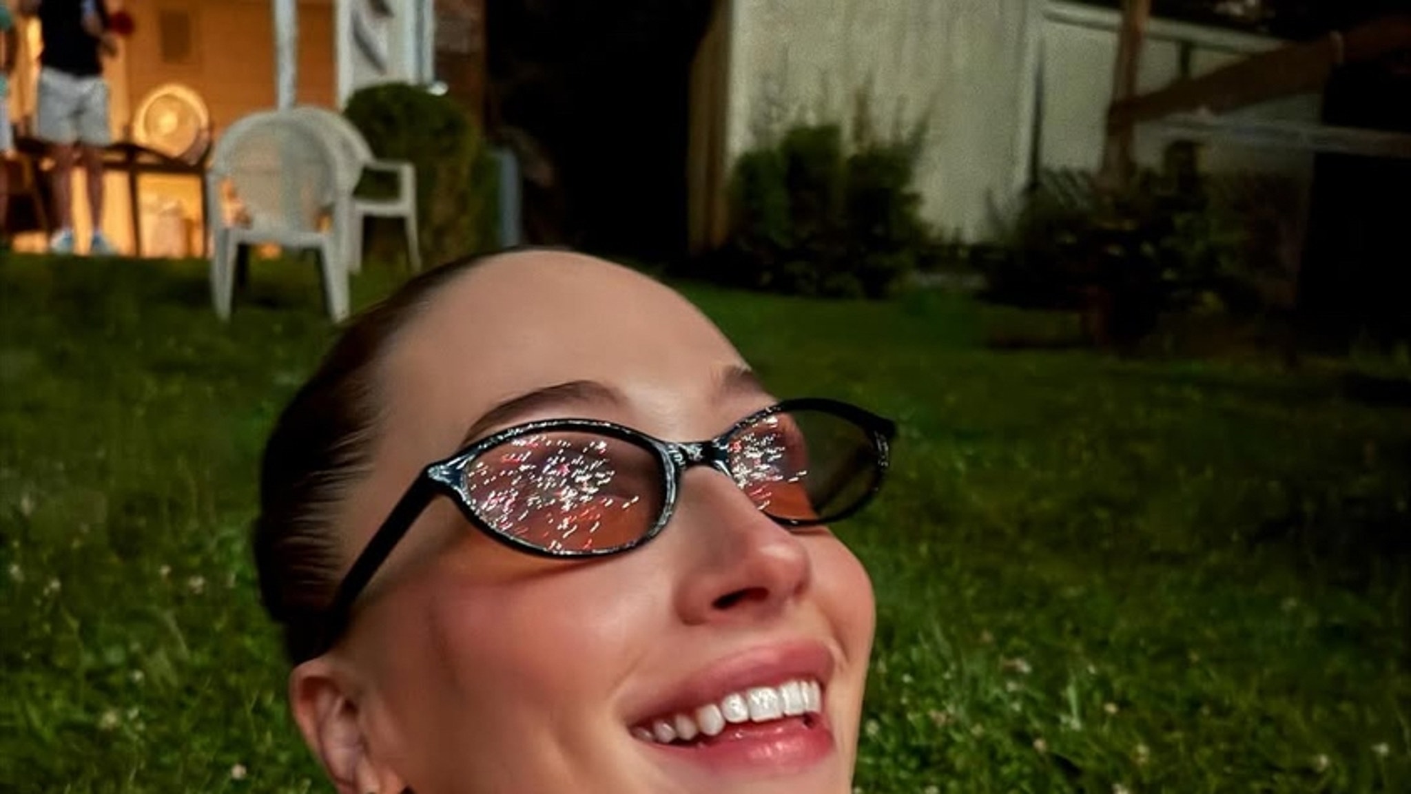 Model And Actress Elsie Hewitt Shares Busty 4th of July With Pete Davidson