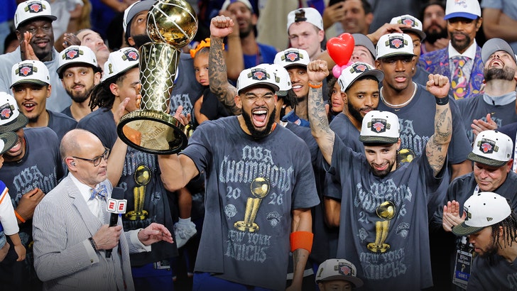 Knicks Fans Flood New York Streets Ahead of Championship Parade, Live ...