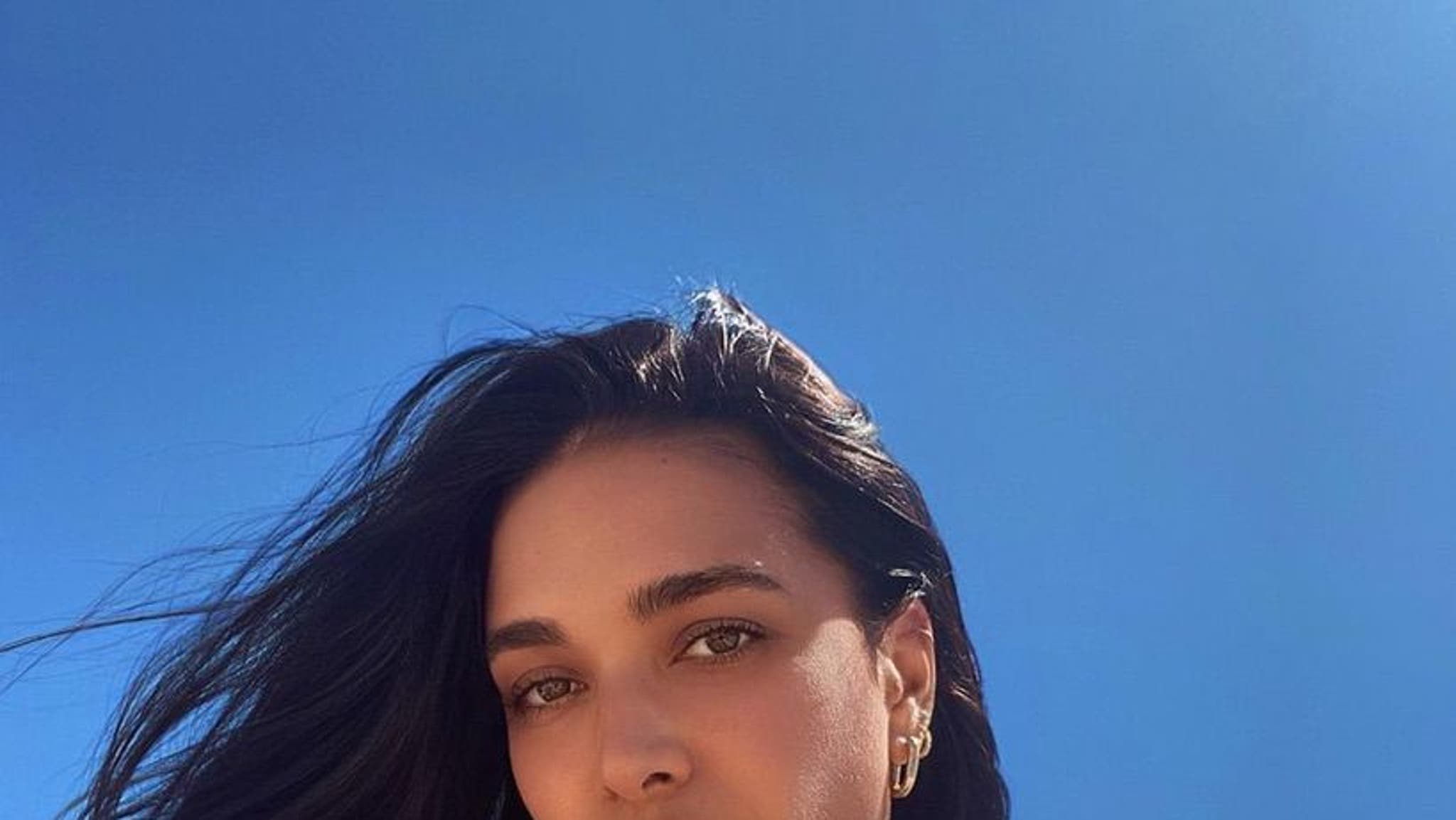 April Love Geary And Robin Thicke's Vacay Shots