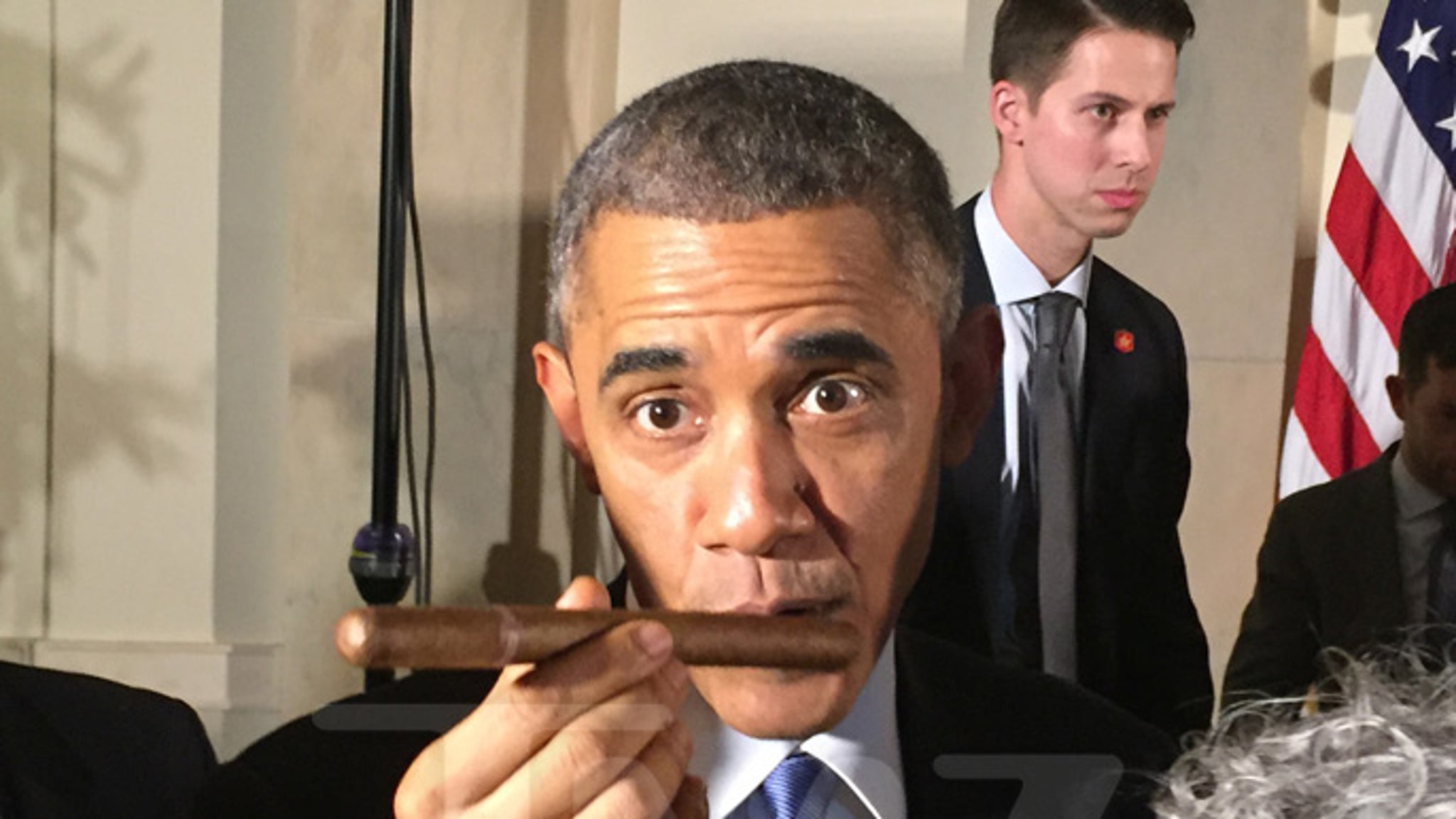 President Obama -- Cuban Cigar Crisis ... The Pic Es Verdad