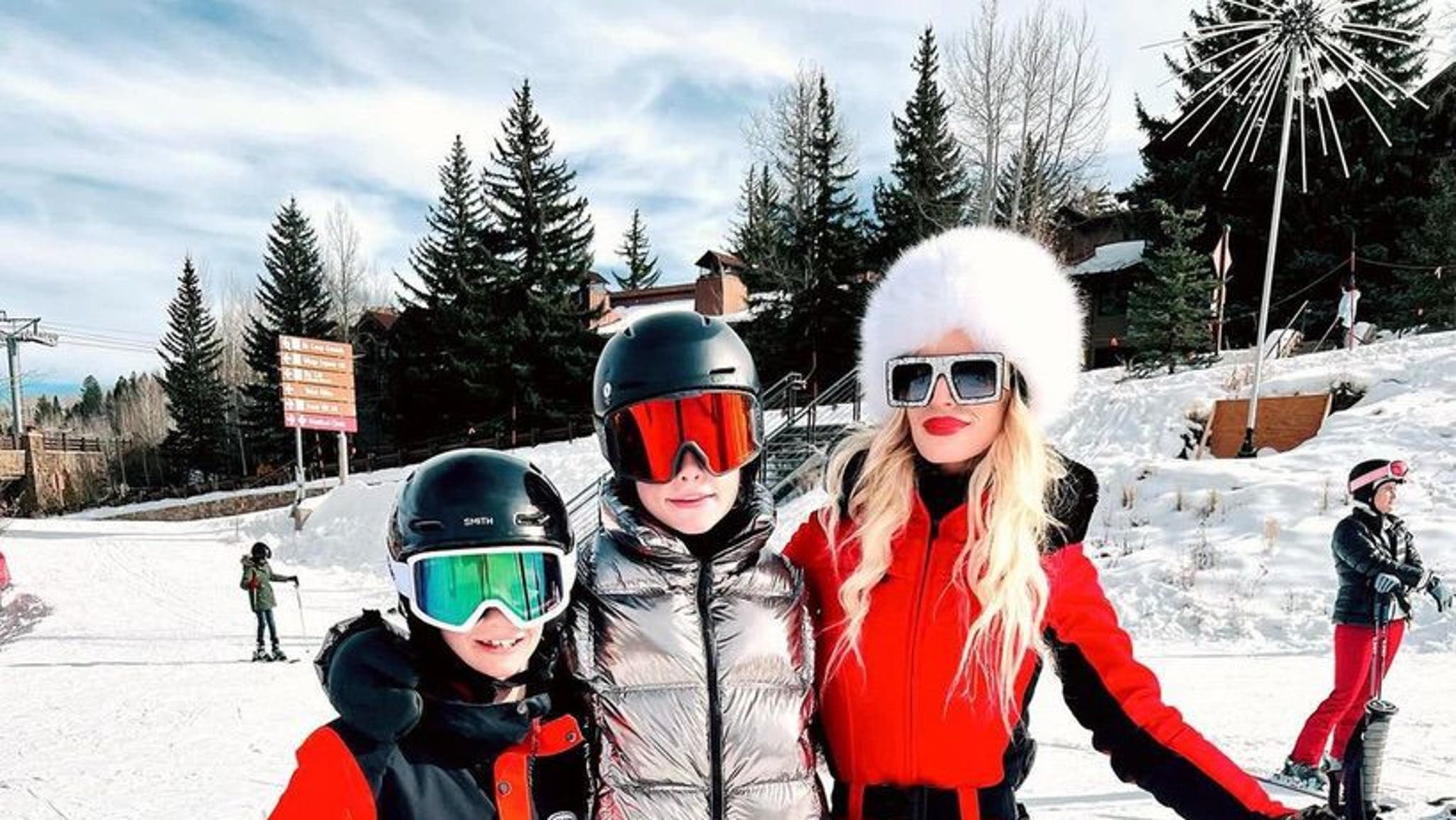 Jessica Simpson Skiing With Family In Aspen