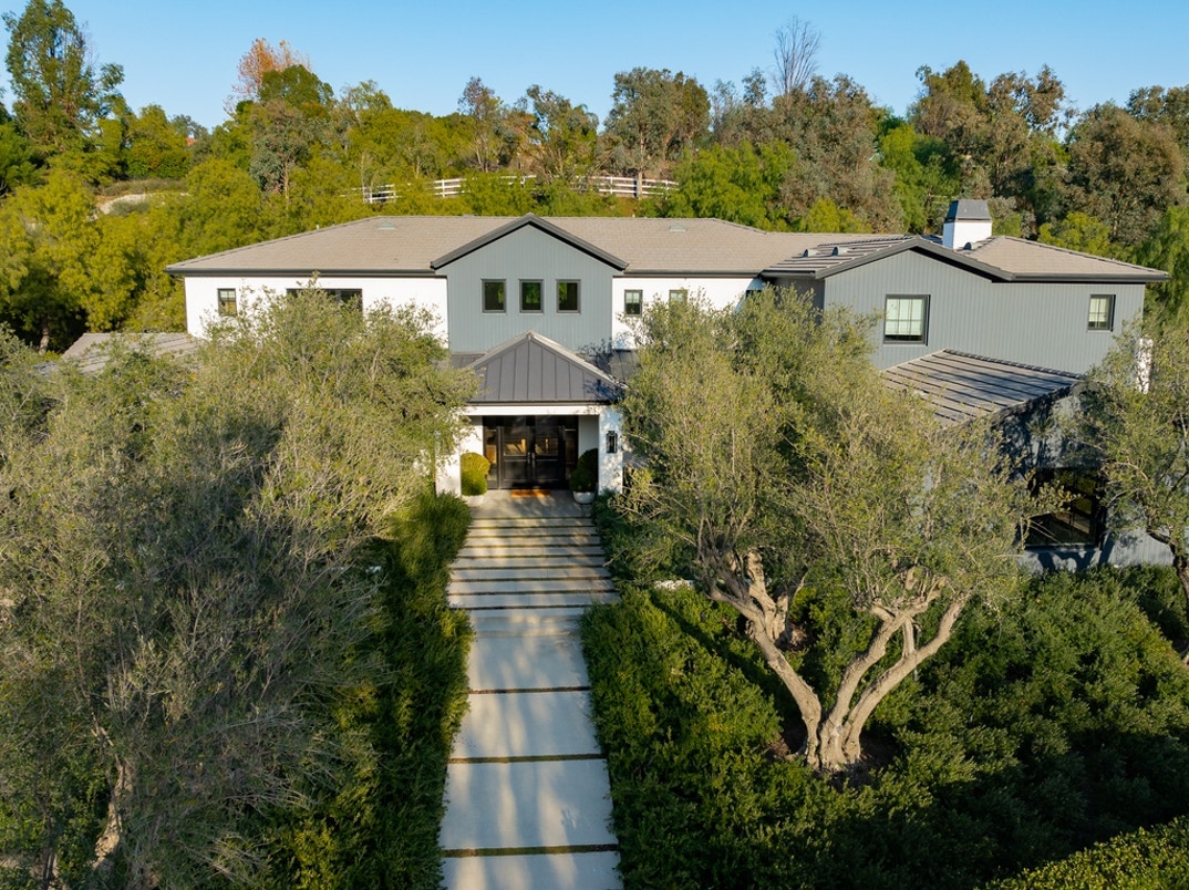 Lori Loughlin and Mossimo Giannulli Find Buyer For L.A. Home