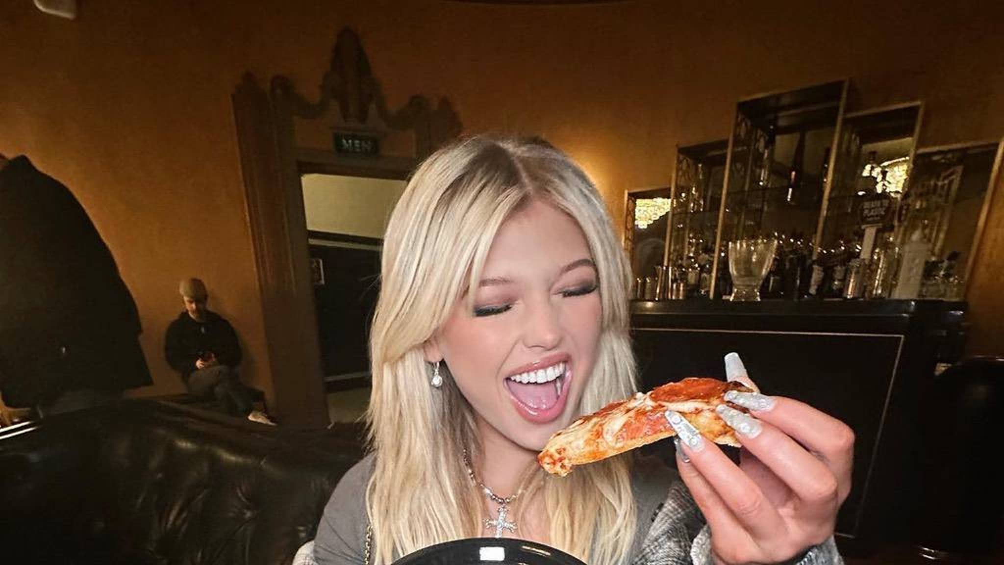 Stars Eating Pizza