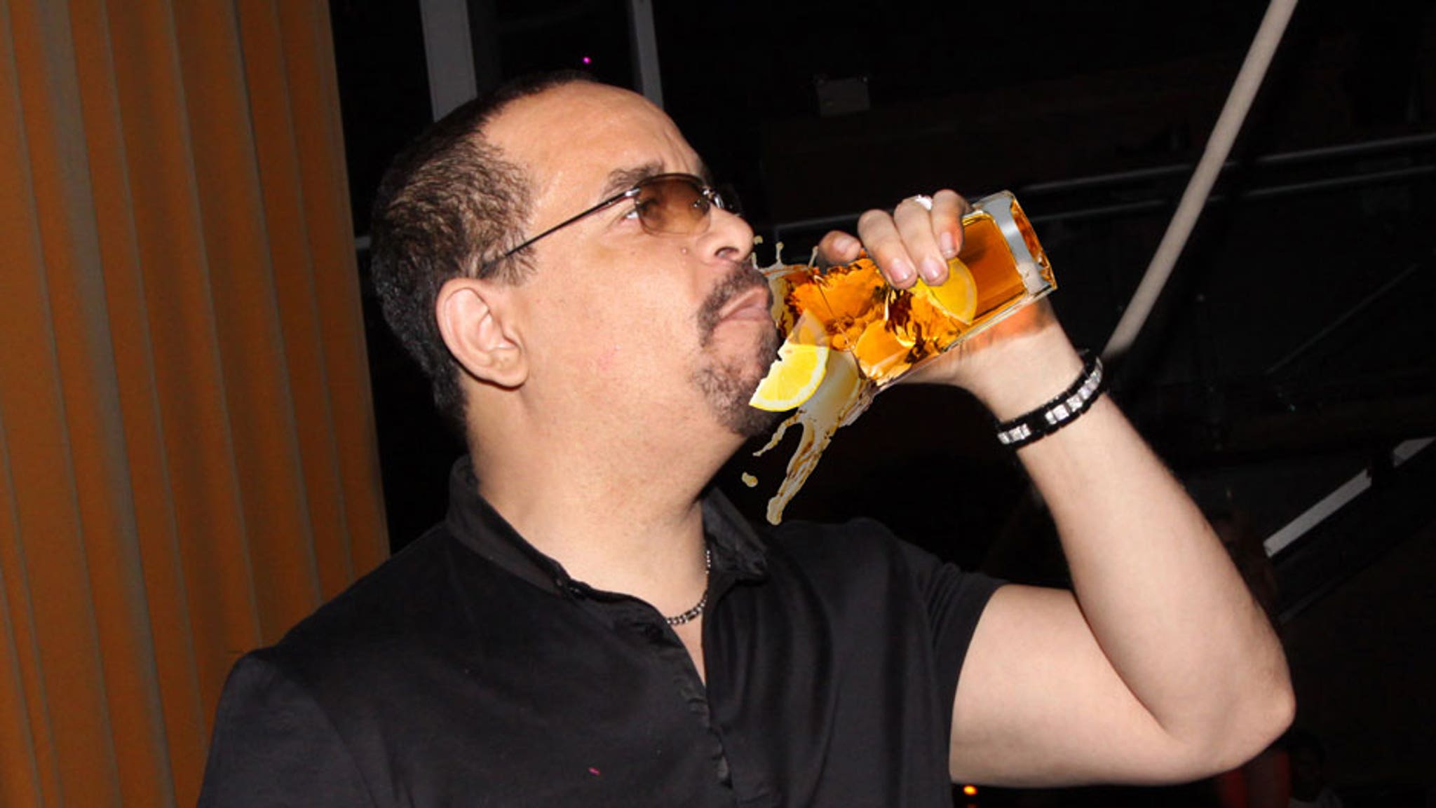 Ice-T Drinking Iced Tea