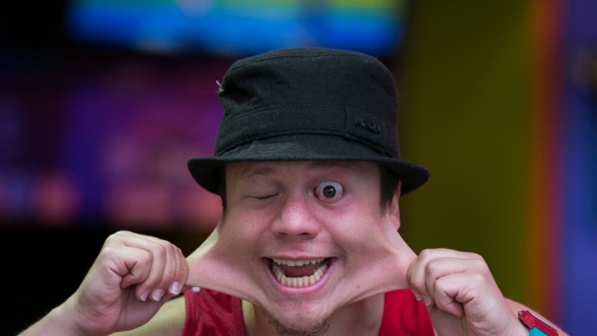 'The Elastic Man' -- The Freaky Photos