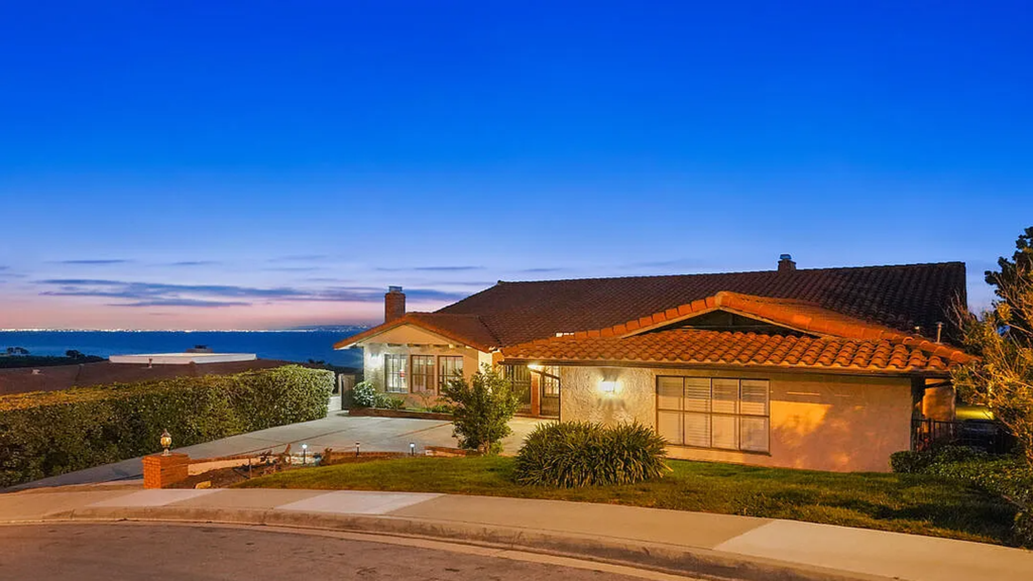 Dean Cain's Malibu House -- Fit For A Superhero