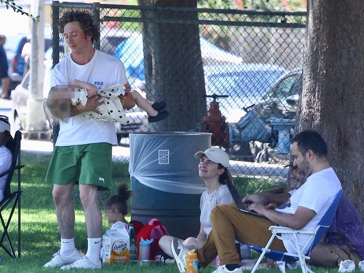 Jeremy Allen White Parents