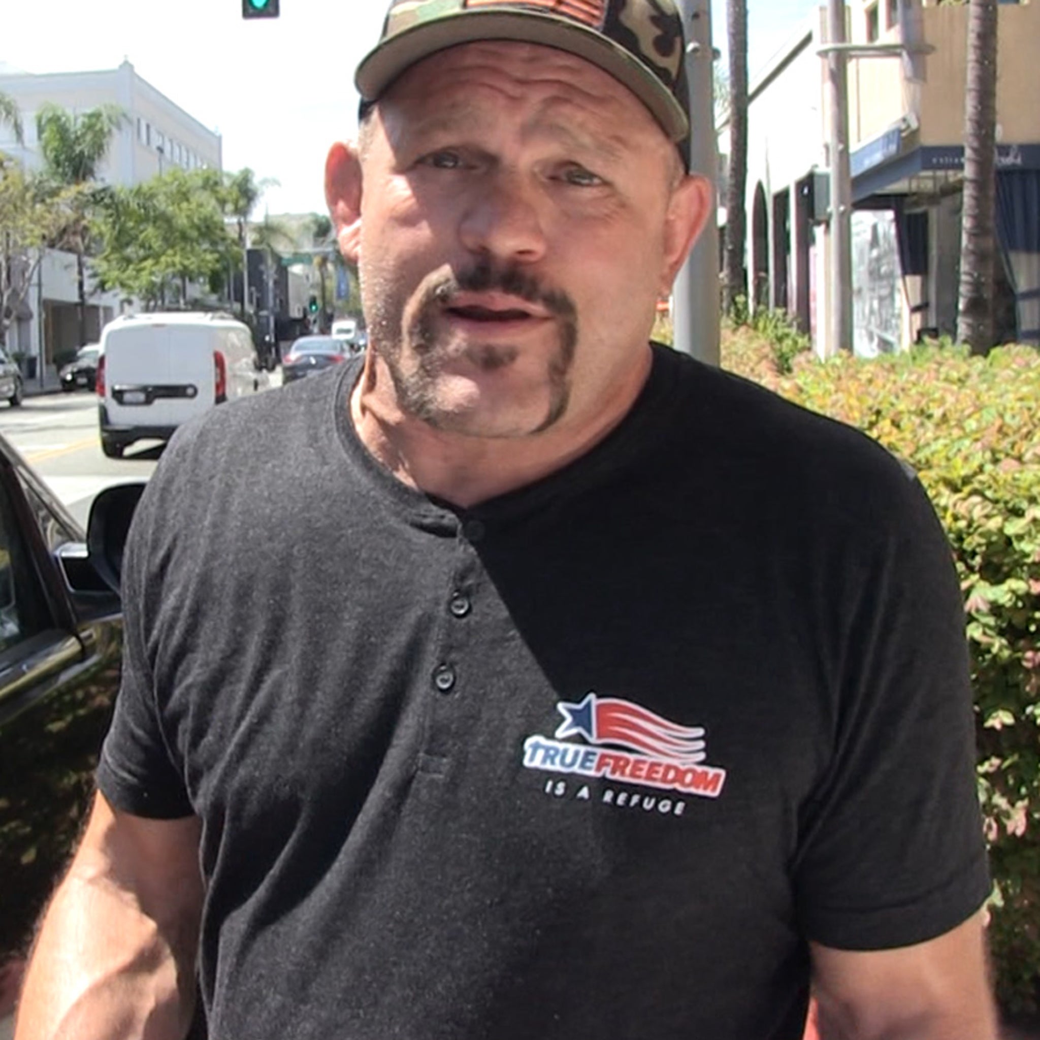 Junger Chuck Liddell Chuck Liddell Hanging Out Just A Couple Of