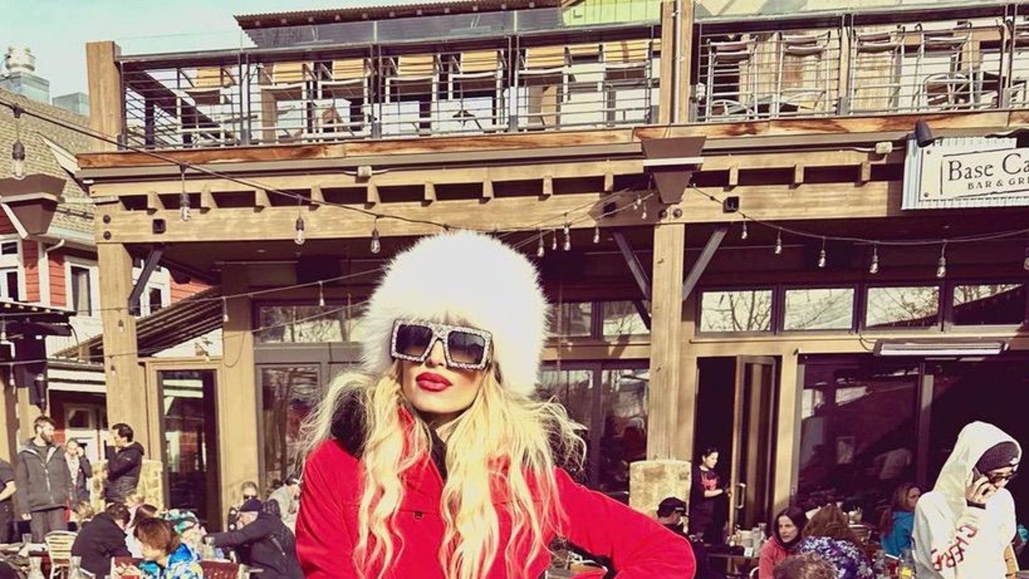 Jessica Simpson Skiing With Family In Aspen