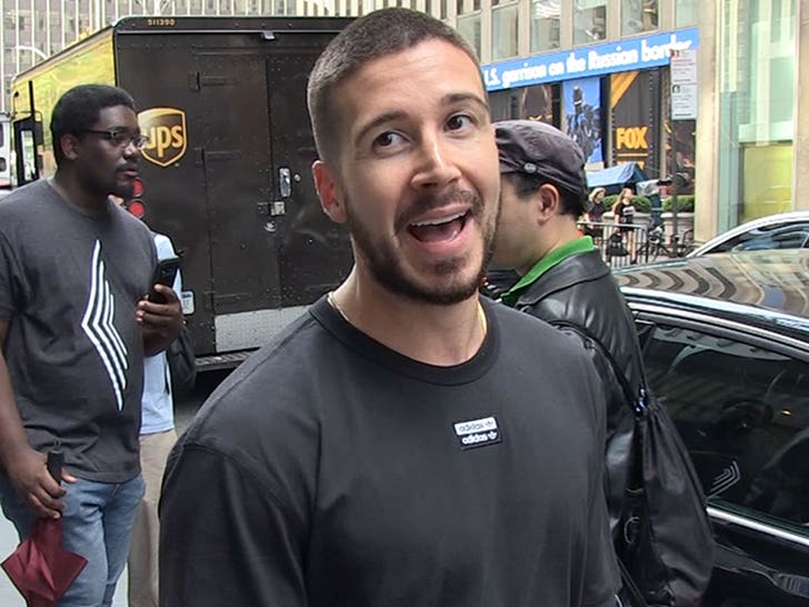 'Kings of Pain' Star Adam Thorn Lets Python Bite, Bloody His Arm