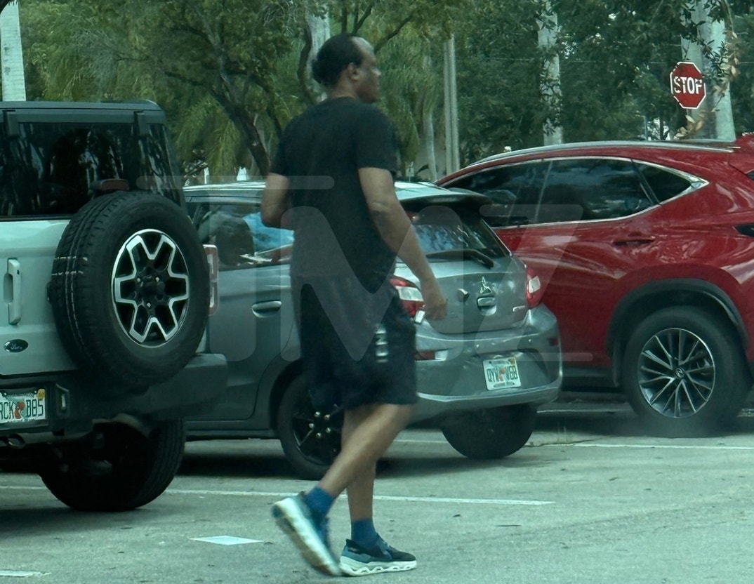 Conrad Murray Eating Breakfast In Sunrise, Florida