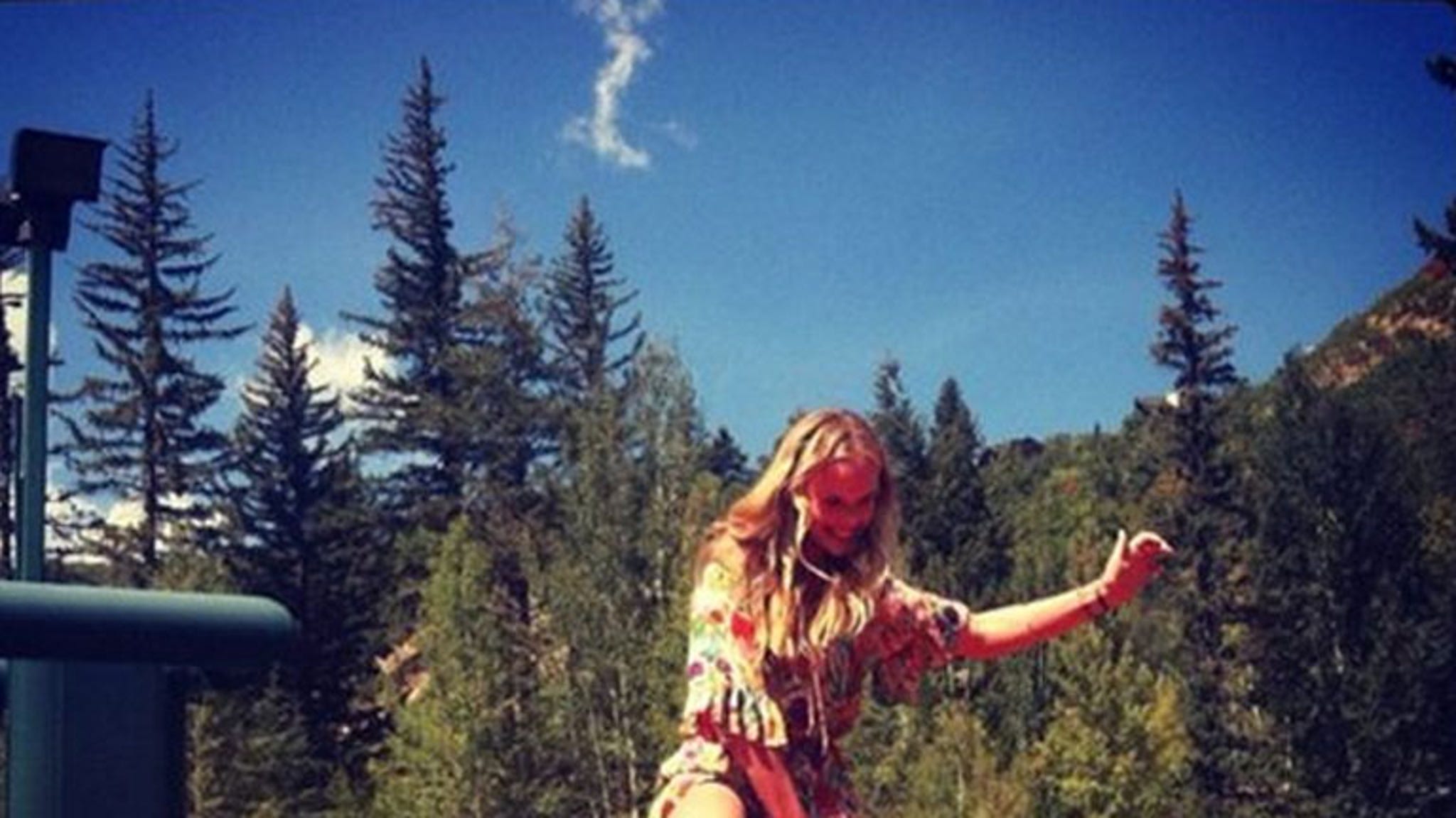 Anne Vyalitsyna's Sexy Twit Pics